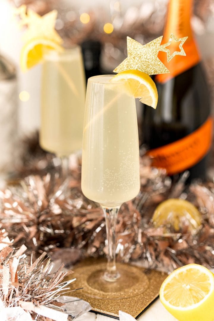 Easy Champagne Fizz Cocktail - Sweet Cs Designs