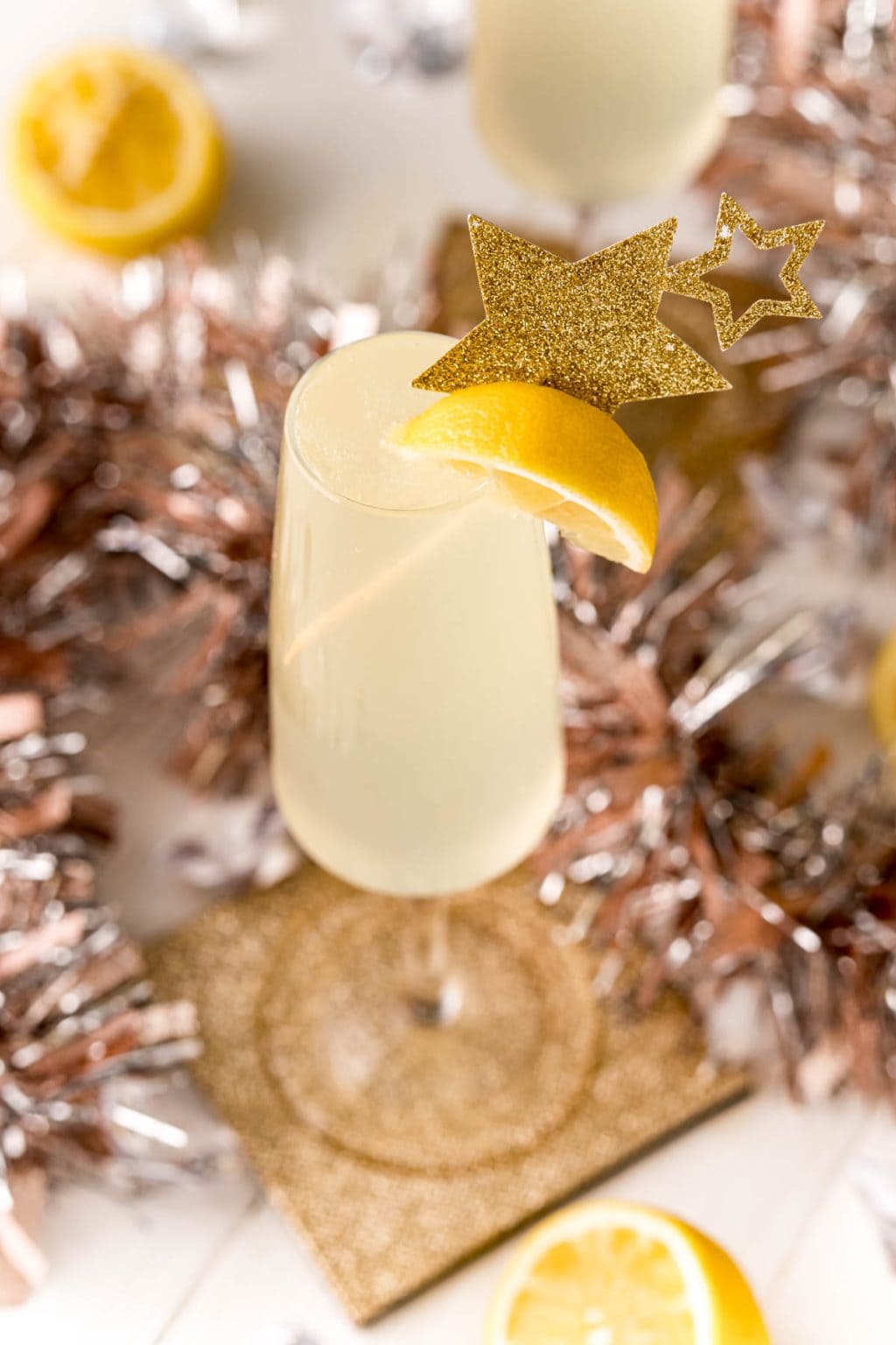 Easy Champagne Fizz Cocktail - Sweet Cs Designs