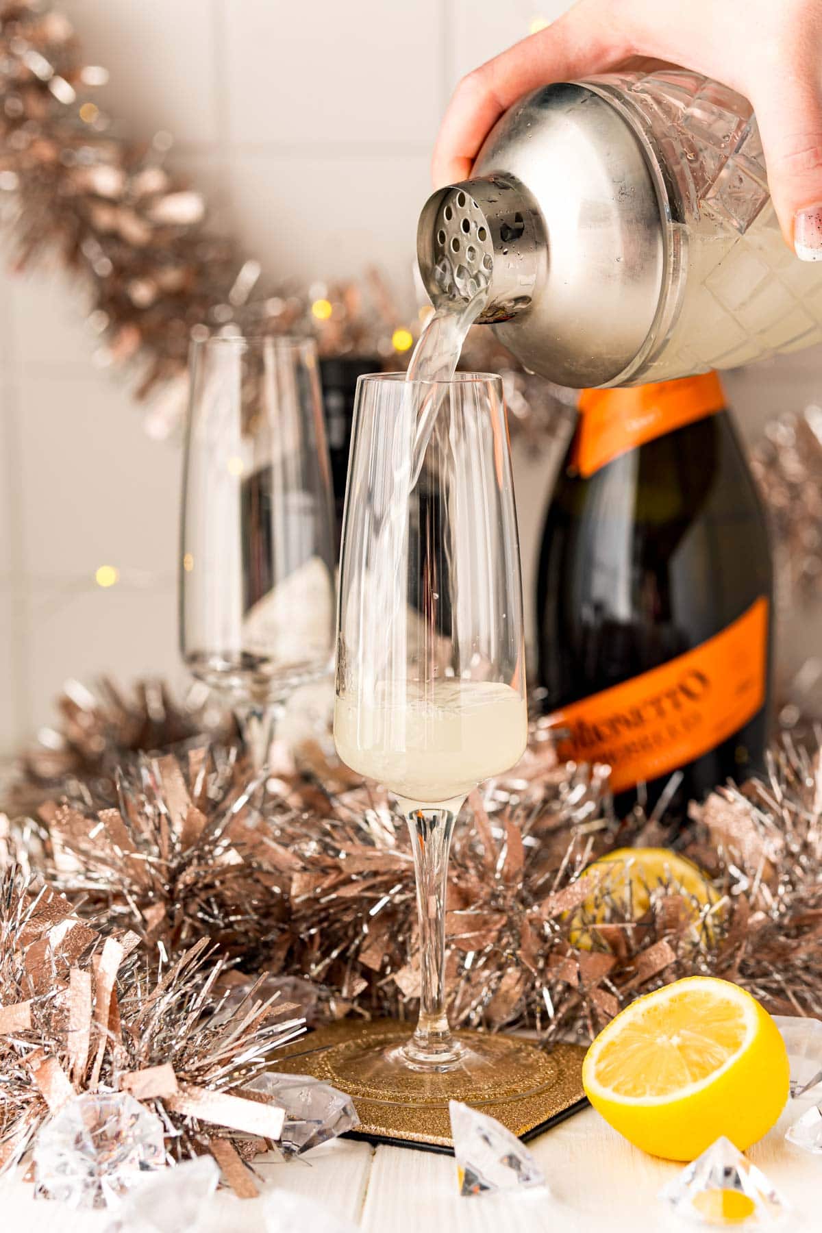 Easy Champagne Fizz Cocktail - Sweet Cs Designs