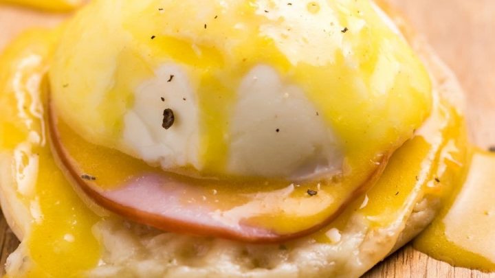 Easy Eggs Benedict Recipe - Sweet Cs Designs