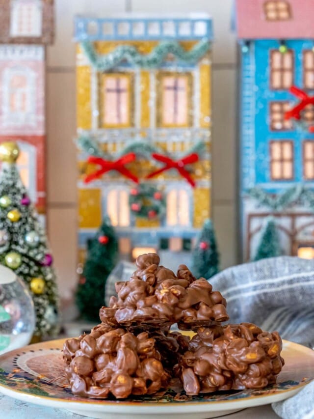 Slow Cooker Chocolate Peanut Clusters - Sweet Cs Designs