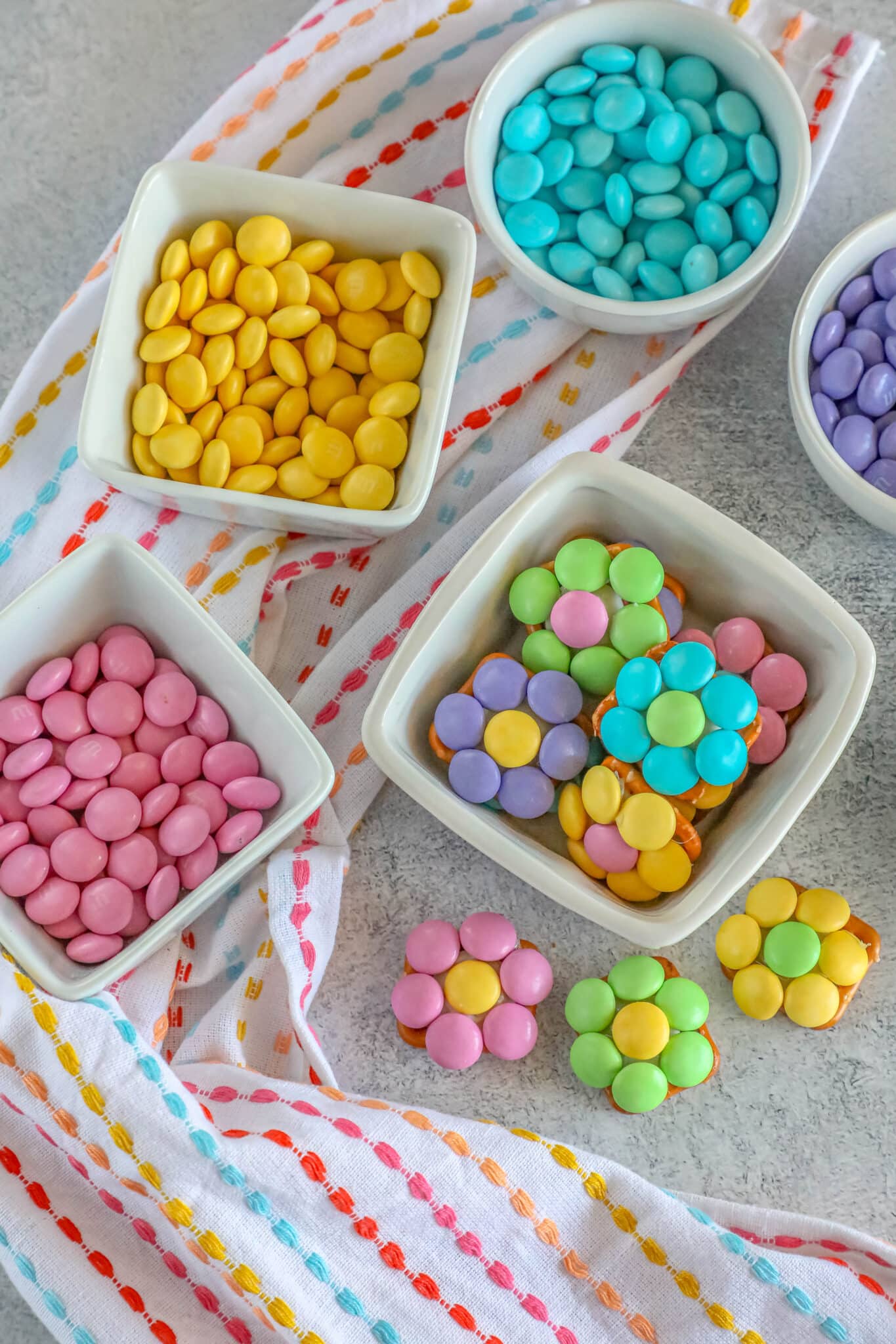 Easter Pretzel Snacks - Sweet Cs Designs