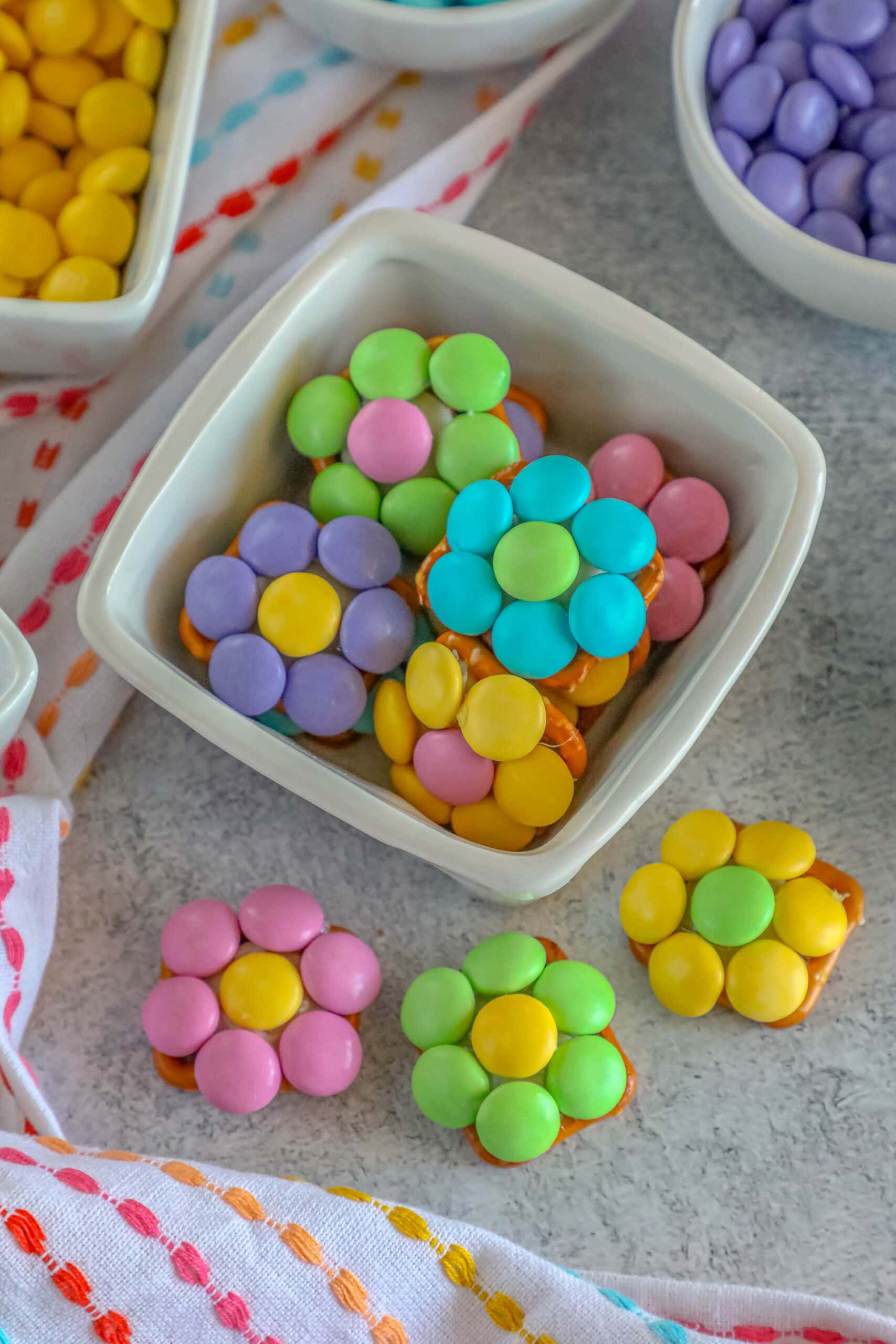 Easter Pretzel Snacks - Sweet Cs Designs